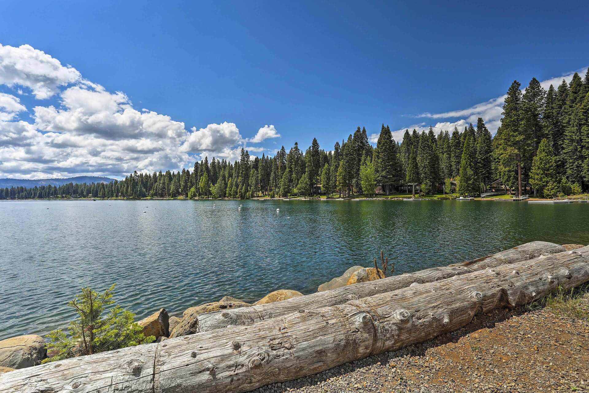 Boating on Lake Almanor, California | Recademics™